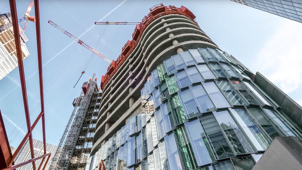 New skyscraper in paris business district under construction